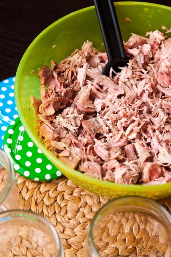 Nourriture Faite Maison De Viande De Foreshank Dans Des Pots Image ...