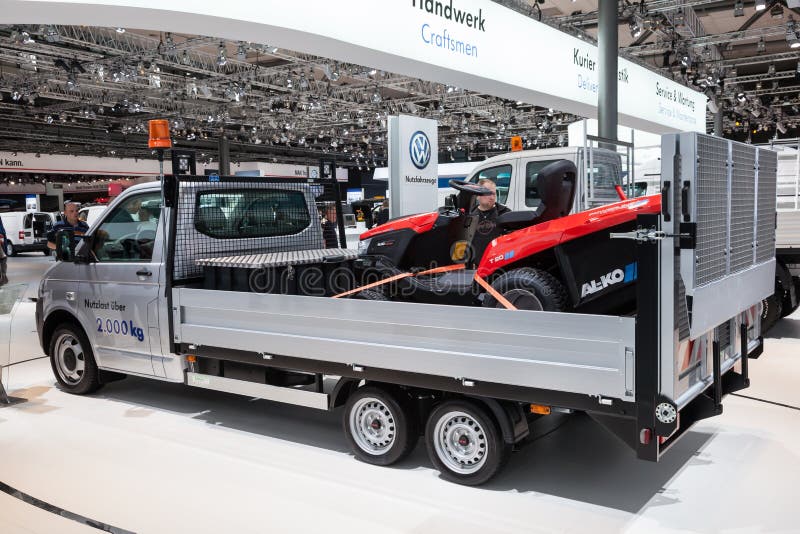 Nouveau camion de VW T5 photo stock éditorial. Image du volkswagen ...