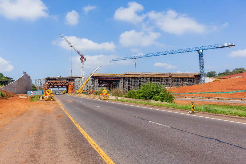 Nouvelle Route De Croisement De Pont De Construction Photo stock ...