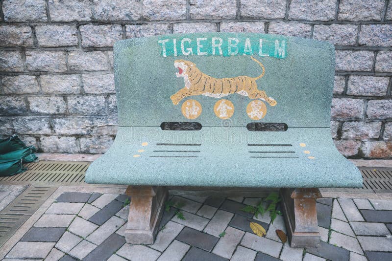 9 Nov 2022 Empty Wood Park Bench in Tiger Balm Garden Editorial Stock ...