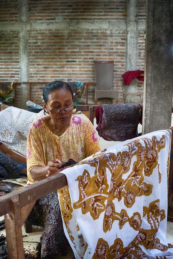 November 5, 2022 Batik Painting Process in Lasem, Central Java, Indonesia Editorial Image ...
