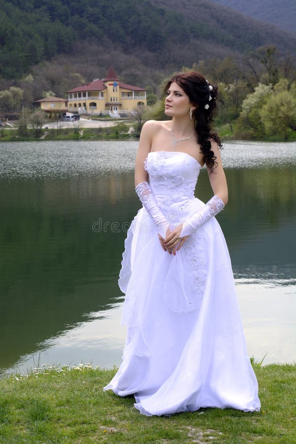 Novia imagen de archivo. Imagen de hermoso, alegre, manos - 40189623