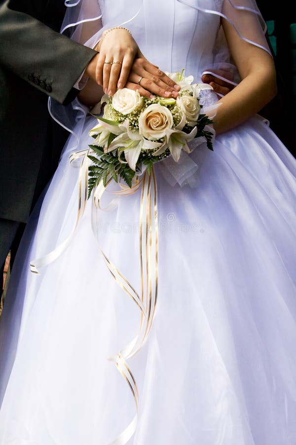 Novia con el ramo imagen de archivo. Imagen de hojas, pares - 3261031
