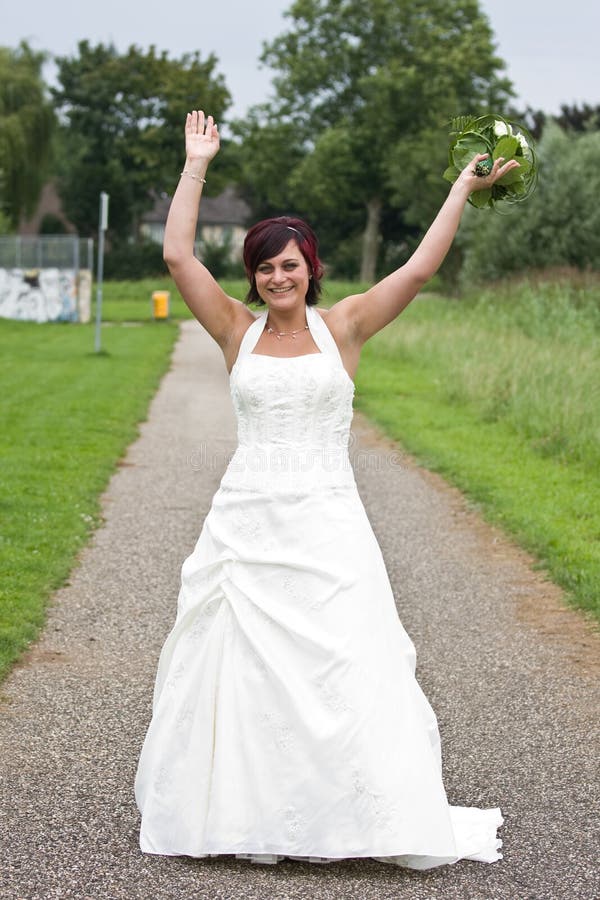 Novia de Cheerfull imagen de archivo. Imagen de ramo, manera - 7619193