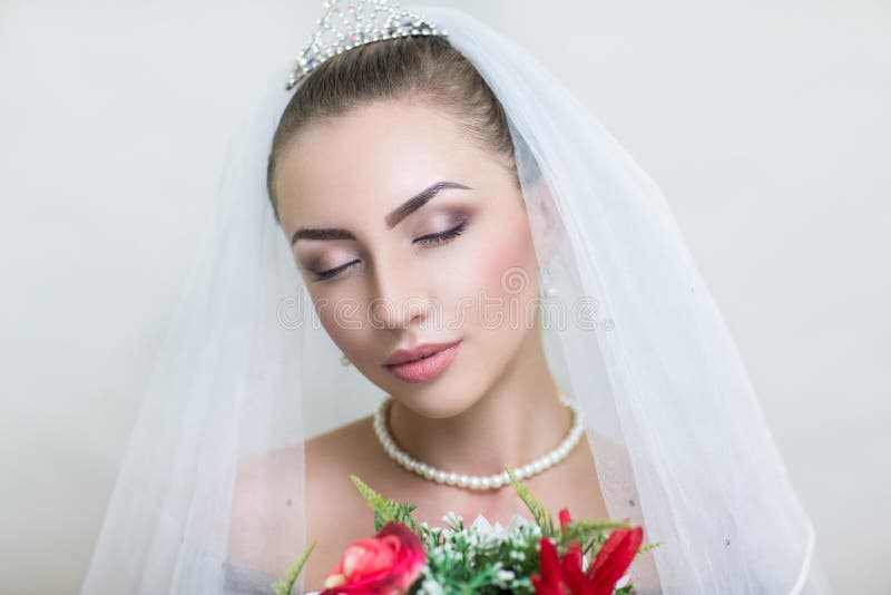 Novia perfecta de la mujer imagen de archivo. Imagen de grande - 68610727