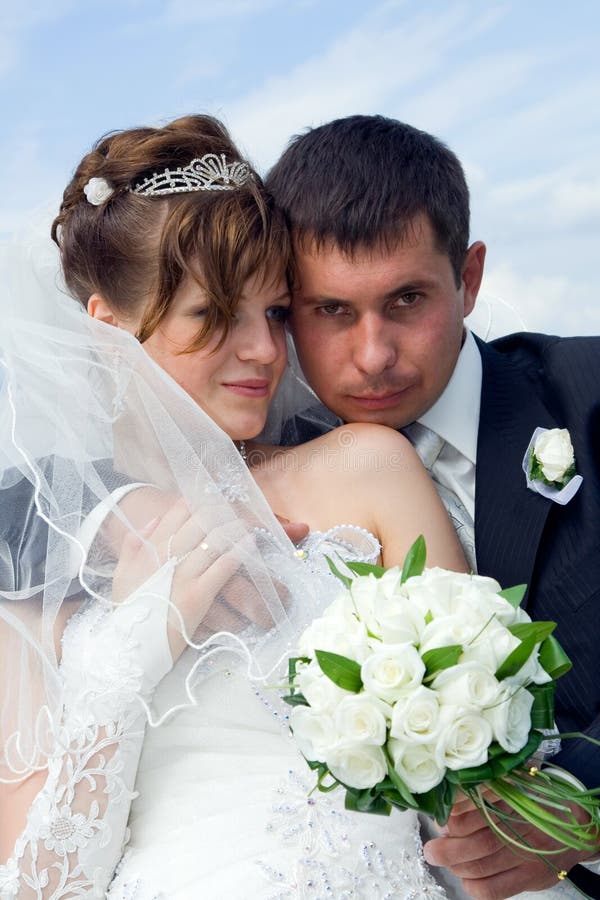 Novia y novio foto de archivo. Imagen de alineada, vestido - 13665264