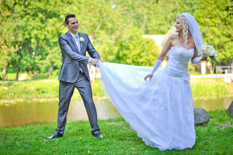 Novia y novio imagen de archivo. Imagen de retrato, beso - 26501725