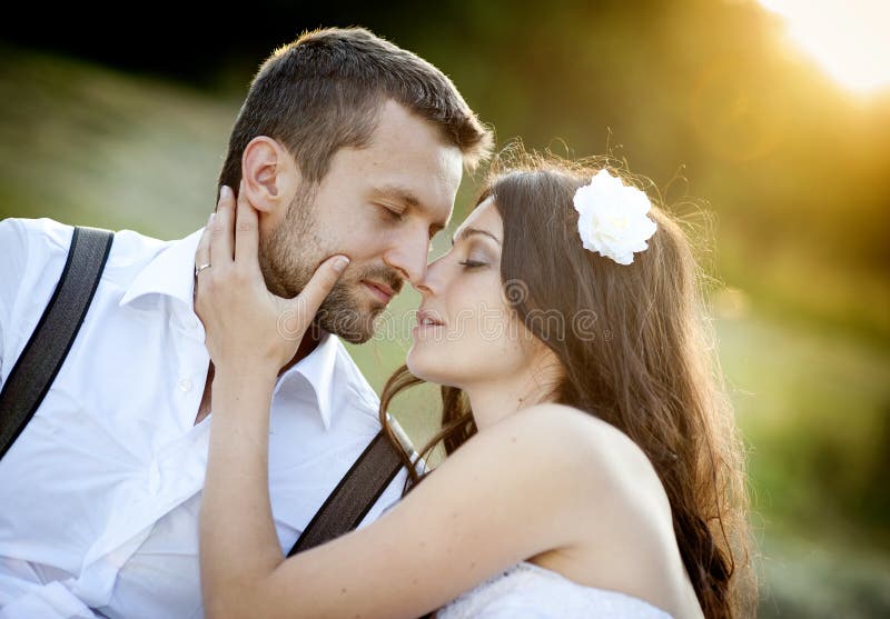 Novia y novio imagen de archivo. Imagen de riéndose, felicidad - 35031427