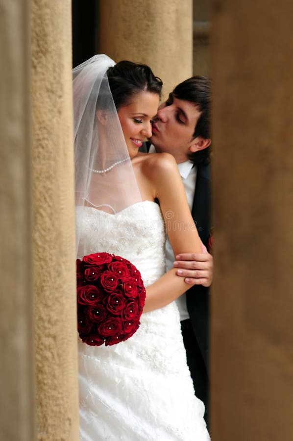 Novia y novio foto de archivo. Imagen de novio, novia - 1419692