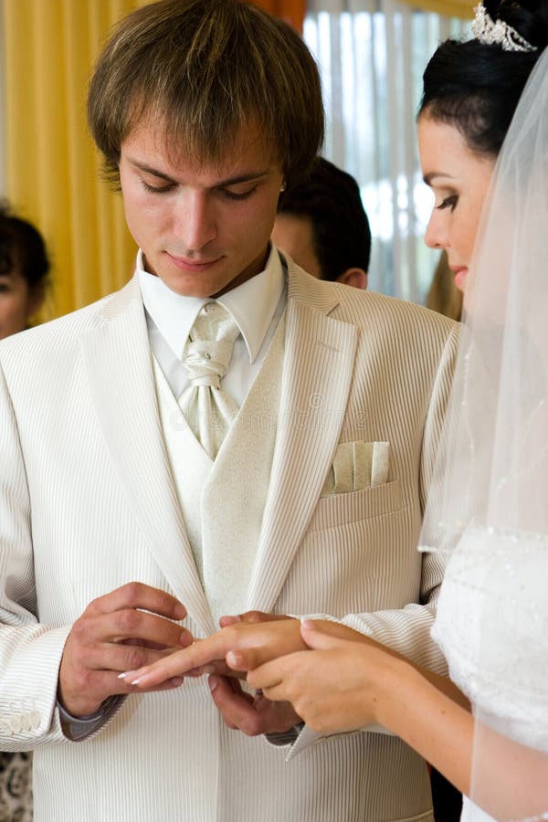 Novia y novio imagen de archivo. Imagen de ceremonia, elegancia - 6461613