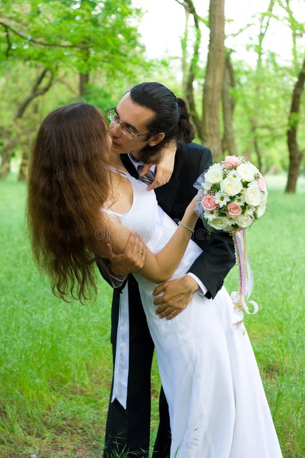 Novia y novio felices foto de archivo. Imagen de amor - 9801776