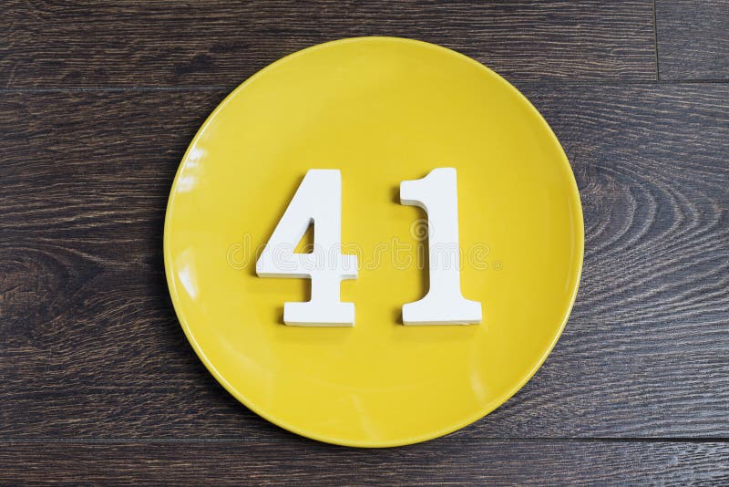 Nr. Vierzig Eine Auf Der Gelben Platte Stockbild - Bild von standort ...