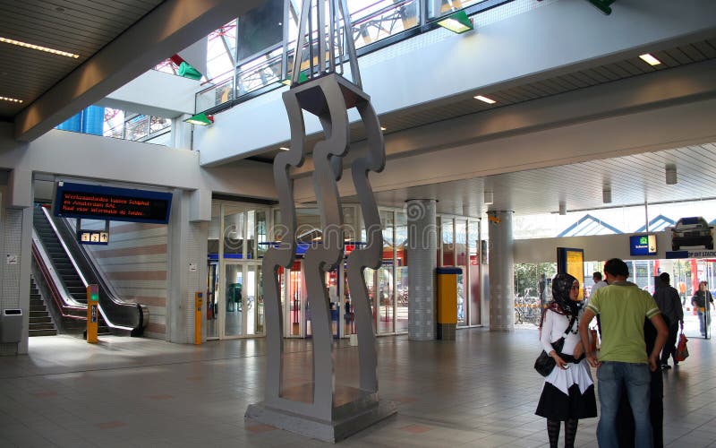 Edificio Del ROC En Lelystad Foto editorial - Imagen de edificio ...