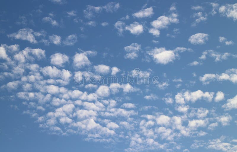 Nuages de Cirrocumulus image stock. Image du cumulus - 17801255