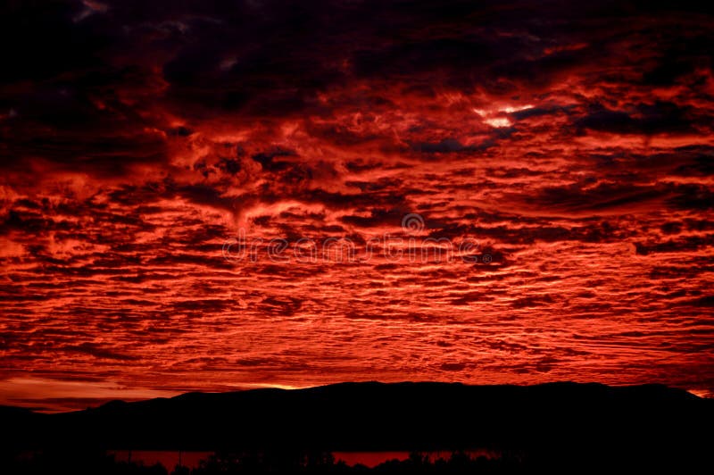 Nuages Rouges Photos Stock - Téléchargez 17,982 Photos libres de droits