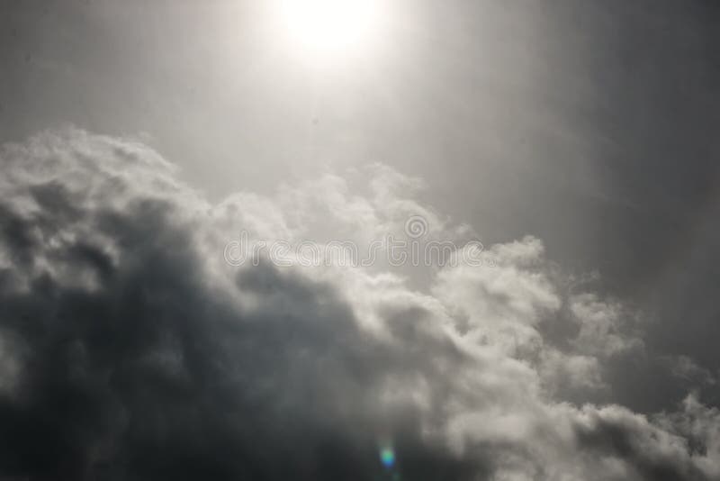 Nube Y Sol De Tormenta En El Cielo Foto de archivo - Imagen de concepto ...