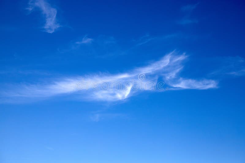 Nubes Azul Claro Sobre El Cielo Azul. Foto de archivo - Imagen de ...
