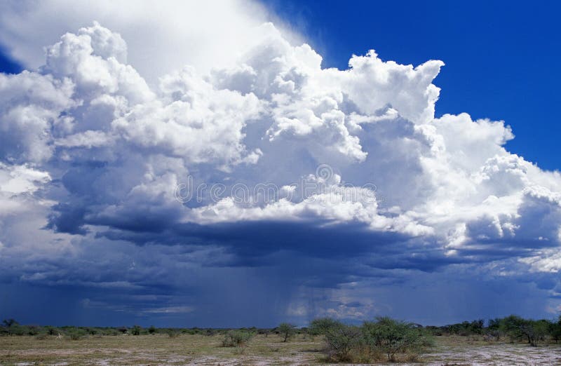 Nubes Cumulo Nimbus En Namibia Foto de archivo - Imagen de exterior ...