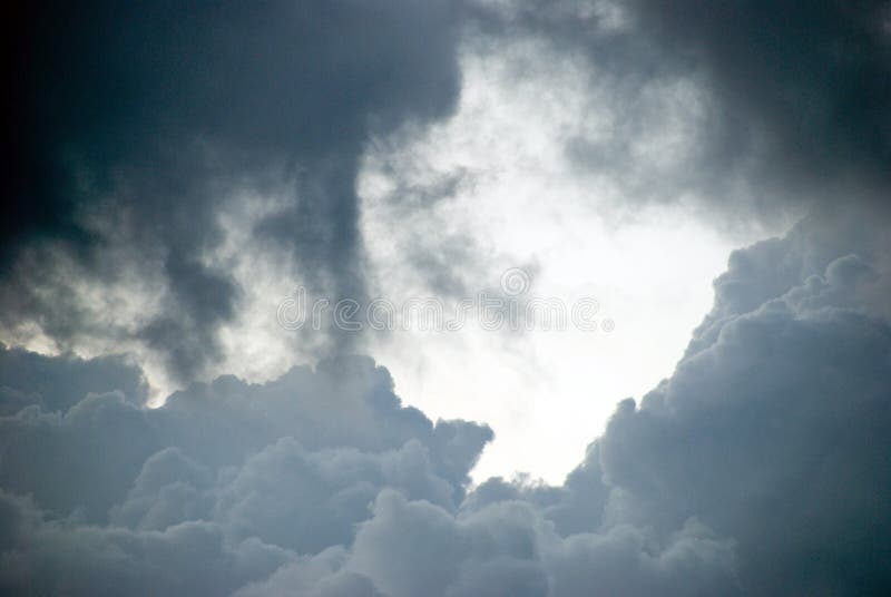 Nubes De La Tempestad De Truenos. Foto de archivo - Imagen de azul ...