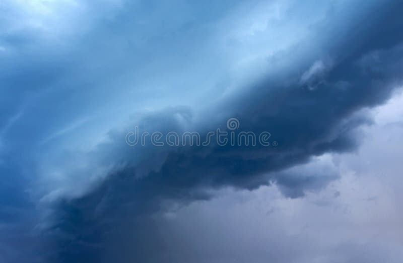 Nubes oscuras imagen de archivo. Imagen de paisaje, travieso - 27834529