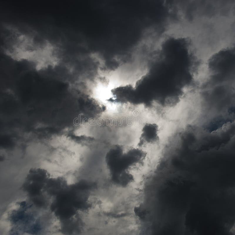 Nubes oscuras imagen de archivo. Imagen de fondo, tormenta - 33281391