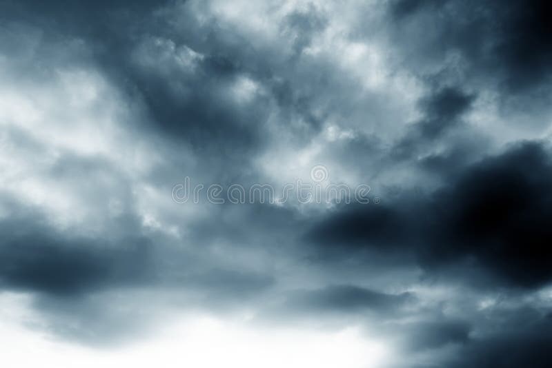 Nubes oscuras foto de archivo. Imagen de revestimiento - 35569456