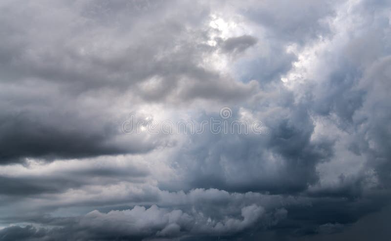 Nubes oscuras foto de archivo. Imagen de nubes, cubo - 43415352