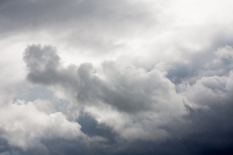 Nubes Oscuras Antes De La Tormenta Imagen de archivo - Imagen de nubes ...