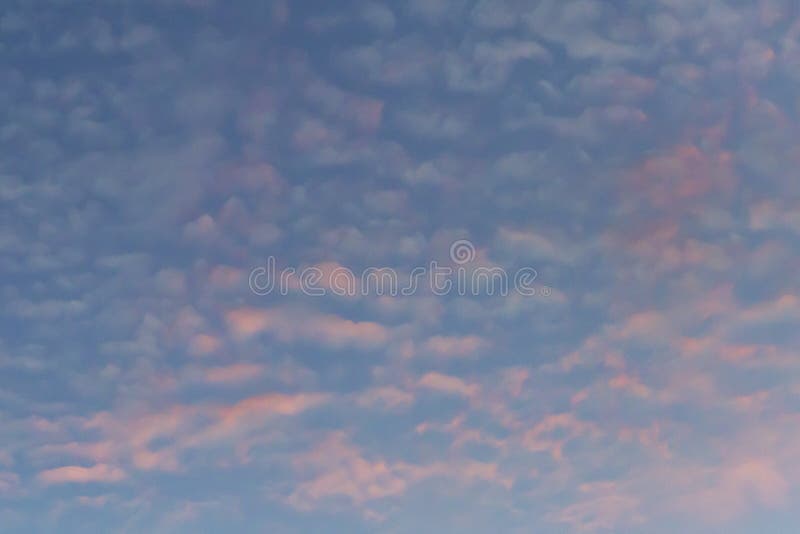 Nubes Rosadas Y Mullidas, Hermosas Foto de archivo - Imagen de abierto ...