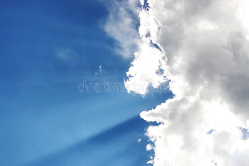 Nubes y sol imagen de archivo. Imagen de nuevo, azul, exterior - 894685