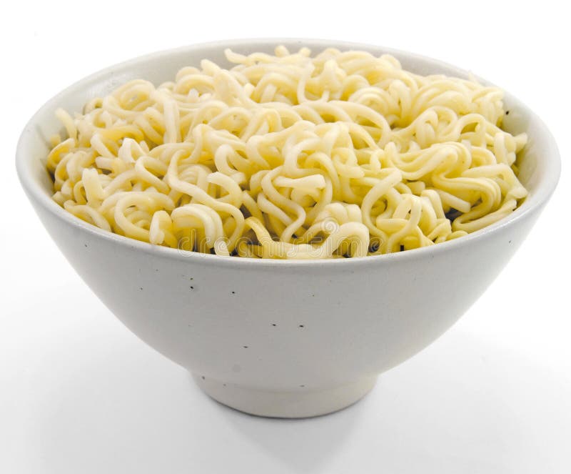 Kokande Vatten Från Vattenkokaren Hälls I En Kopp Med Snabbnudlar ...