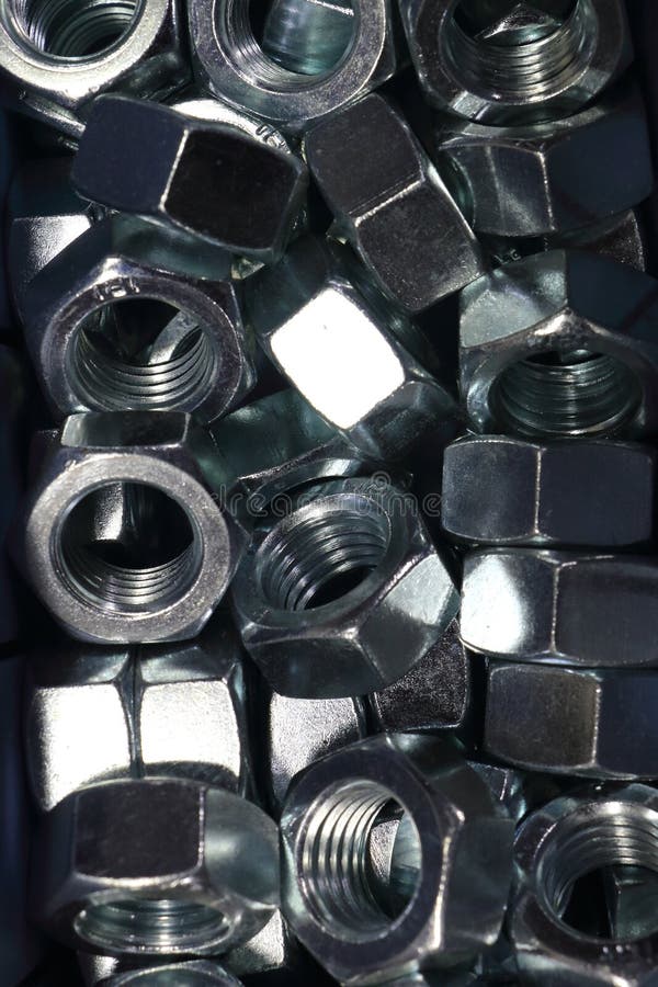 Nueces En Un Color Del Cromo De La Caja Imagen de archivo - Imagen de ...