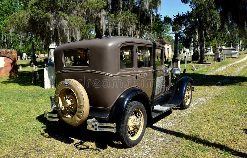 Nueva Berna, NC: Cedar Grove Cemetery Y Modelo a Ford Foto editorial ...