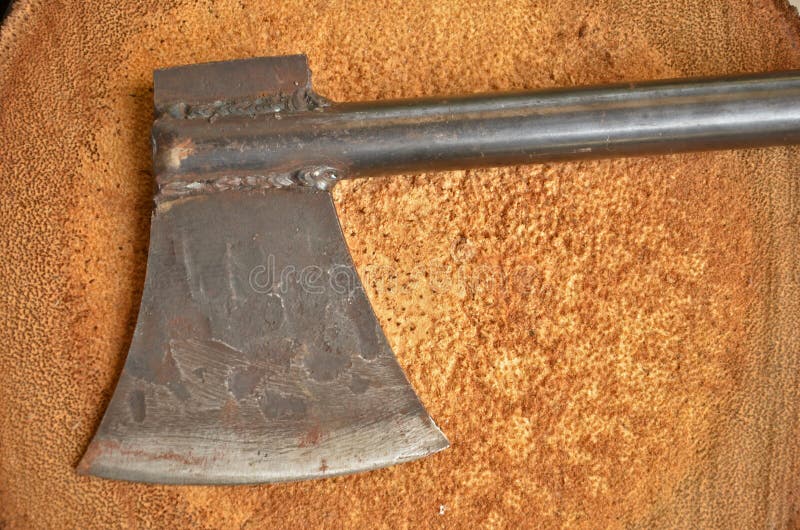 Nueva Hacha Negra Del Hierro Foto de archivo - Imagen de modelo, metal ...