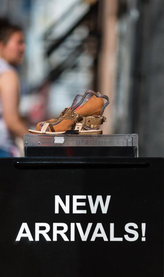 Nueva Muestra De Las Llegadas Foto de archivo - Imagen de premier ...