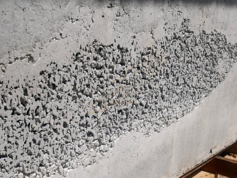 Nueva Superficie De Hormigón Fresco Con Problema De Nido De Abeja Y Podría Exponer La Barra De