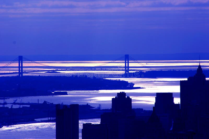Nueva York azul imagen de archivo. Imagen de puente, ciudad - 4253215