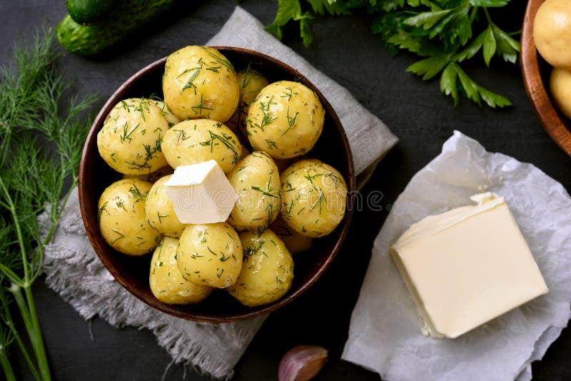 Comida Hervida Cuenco De La Nueva Patata Foto de archivo - Imagen de ...