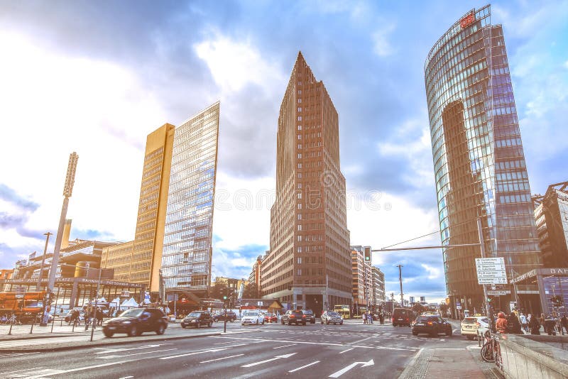 Nuevo Centro De Ciudad Moderno Y Distrito Financiero De Berlin Germany ...