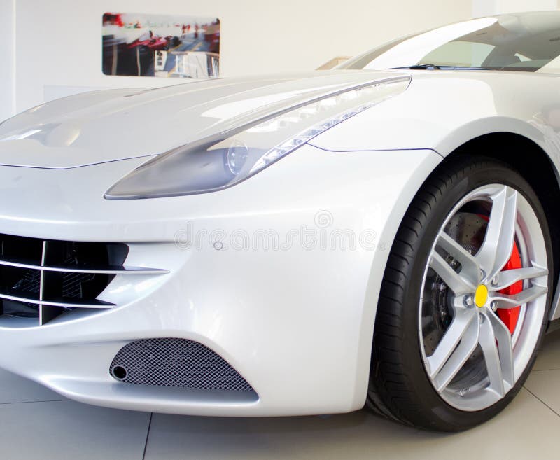 Nuevo Coche Deportivo Blanco Fotografía editorial - Imagen de deporte ...