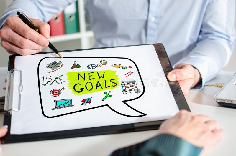 Nuevo Concepto De Las Metas Mostrado Por Un Hombre De Negocios Foto de ...