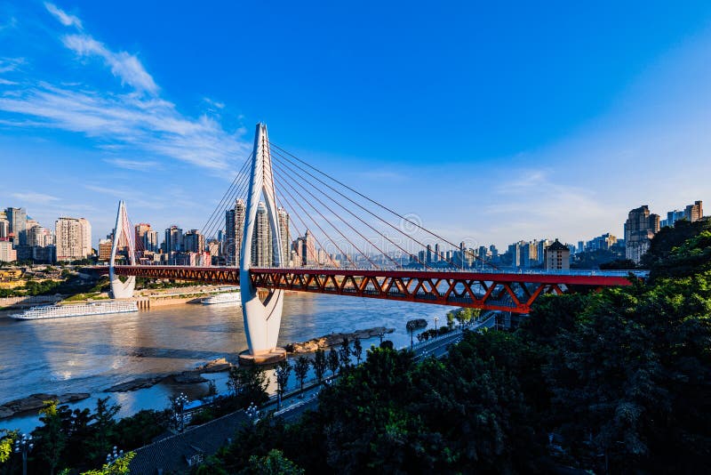 Nuevo Puente En La Ciudad De Chongqing Imagen editorial - Imagen de ...