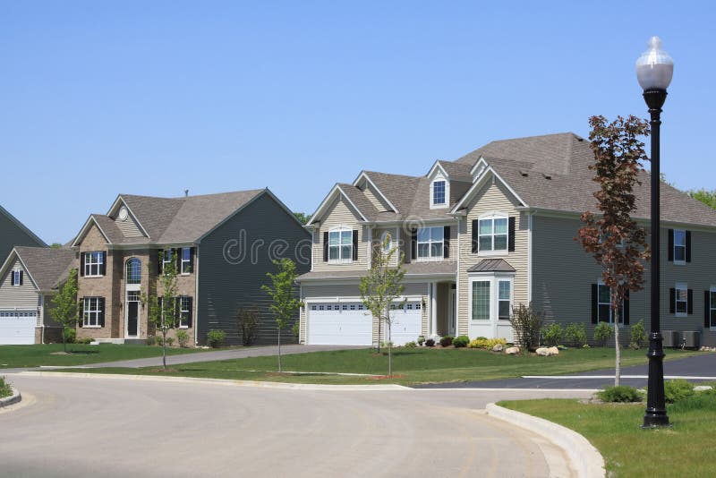 Nueva Casa En Los Suburbios Imagen de archivo - Imagen de obturador ...