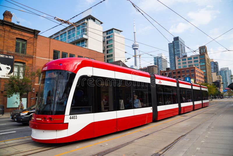 Nuevos tranvías de Toronto imagen editorial. Imagen de copia - 44375485