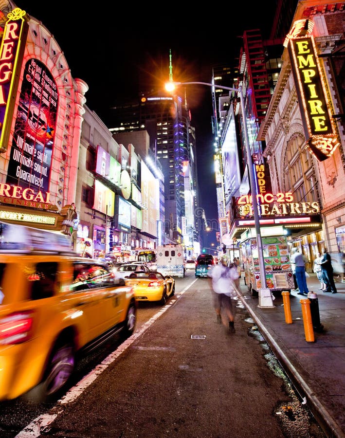 Nuits de New York photographie éditorial. Image du moderne - 43075352