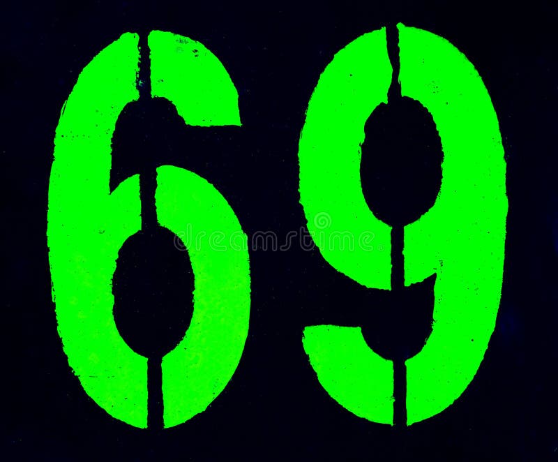 Numero 69 Cifre Dello Stencil Nero Dipinto Sulla Superficie Di Lamiera ...