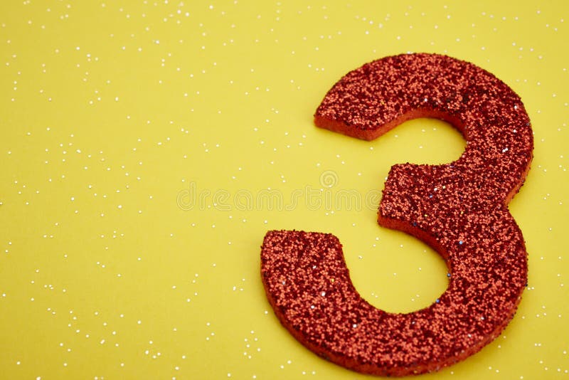 Nummer Drie Rode Kleur Over Een Gele Achtergrond Verjaardag Stock ...