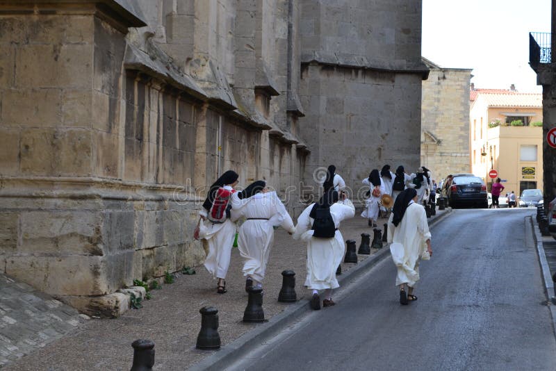 Nuns on the run editorial image. Image of france, running - 106778955