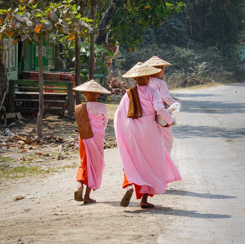Street in Bagan editorial stock photo. Image of trees - 61148403