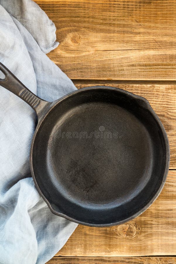 Nuove padelle della ghisa fotografia stock. Immagine di friggitrice ...